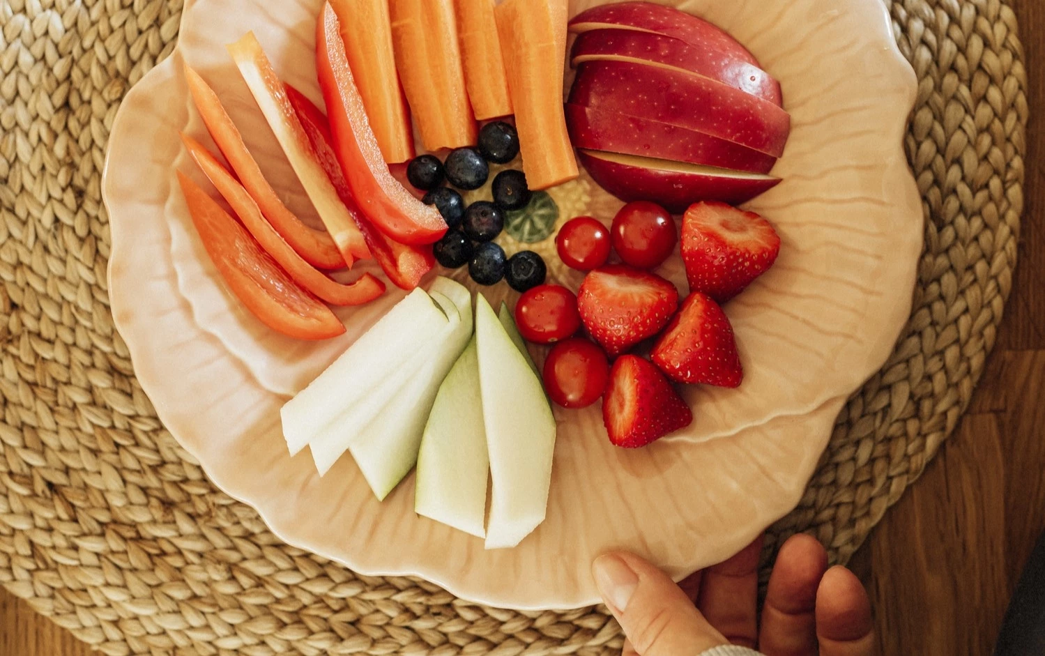 Με χρώμα ή χωρίς; Τα αντηλιακά της Dr. Villy Skincare θα γίνουν ο ...